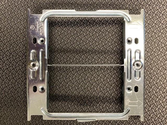 Raceways - 4047 device mounting bracket