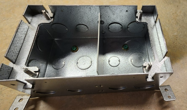 Floor boxes - Adding flange and cover plates to Omnibox Series floor boxes